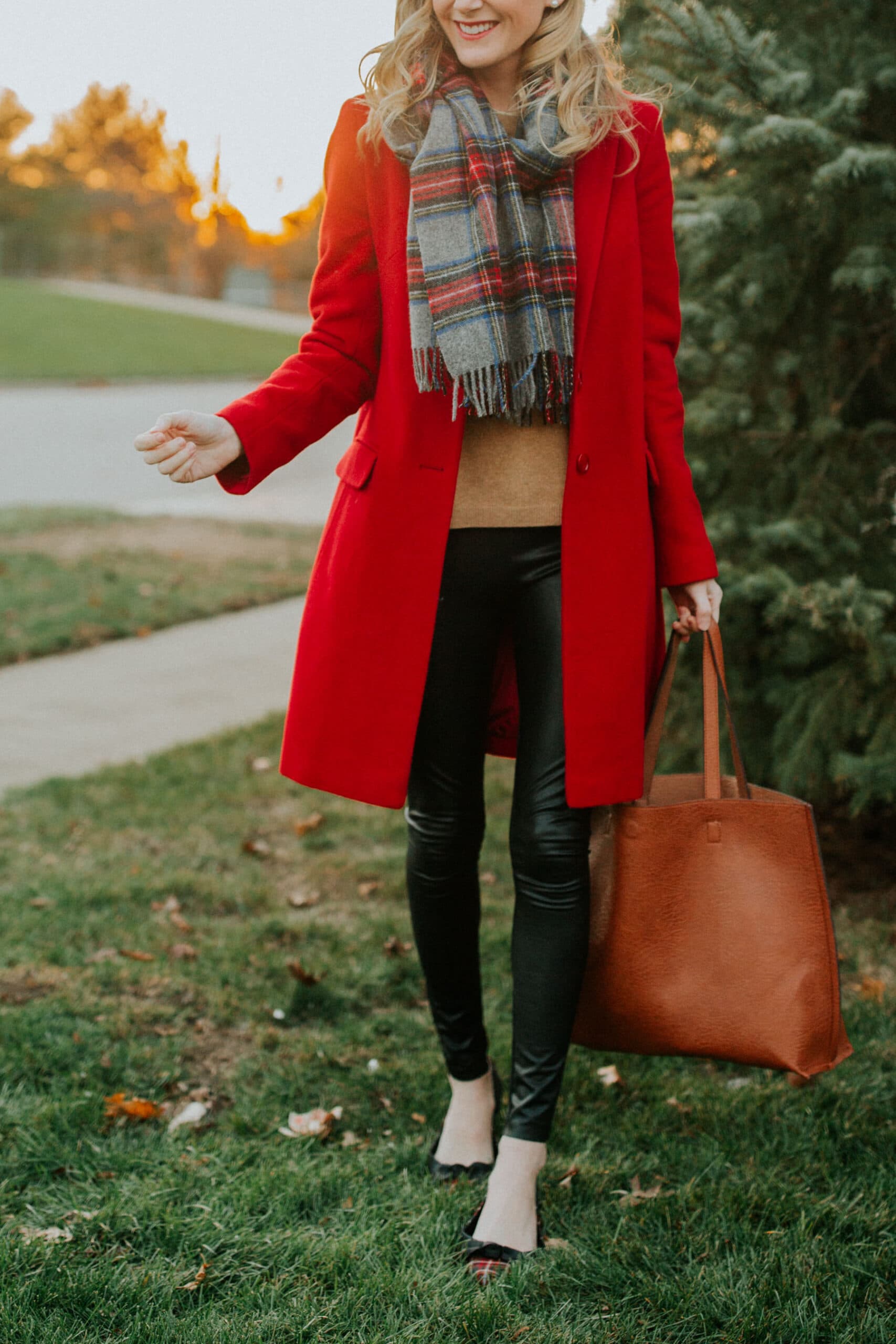14 Chic Modest Holiday Outfits To Try Out - Cleo Madison
