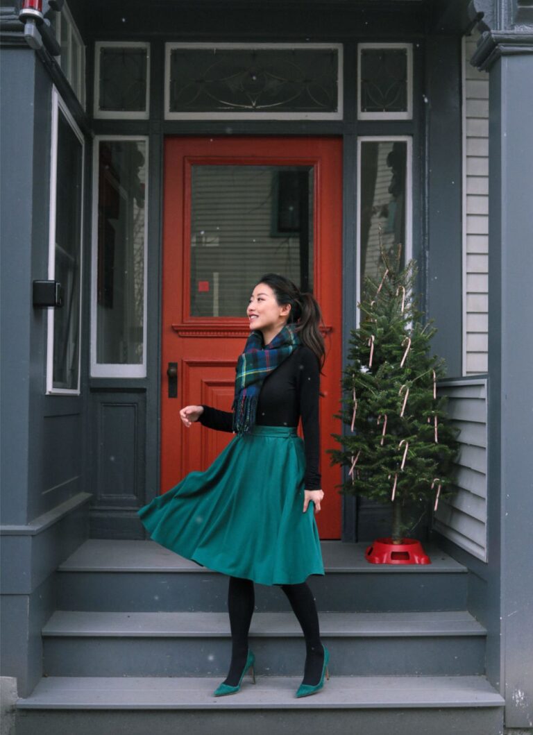 33 Chic Modest Holiday Outfits To Try Out - Cleo Madison