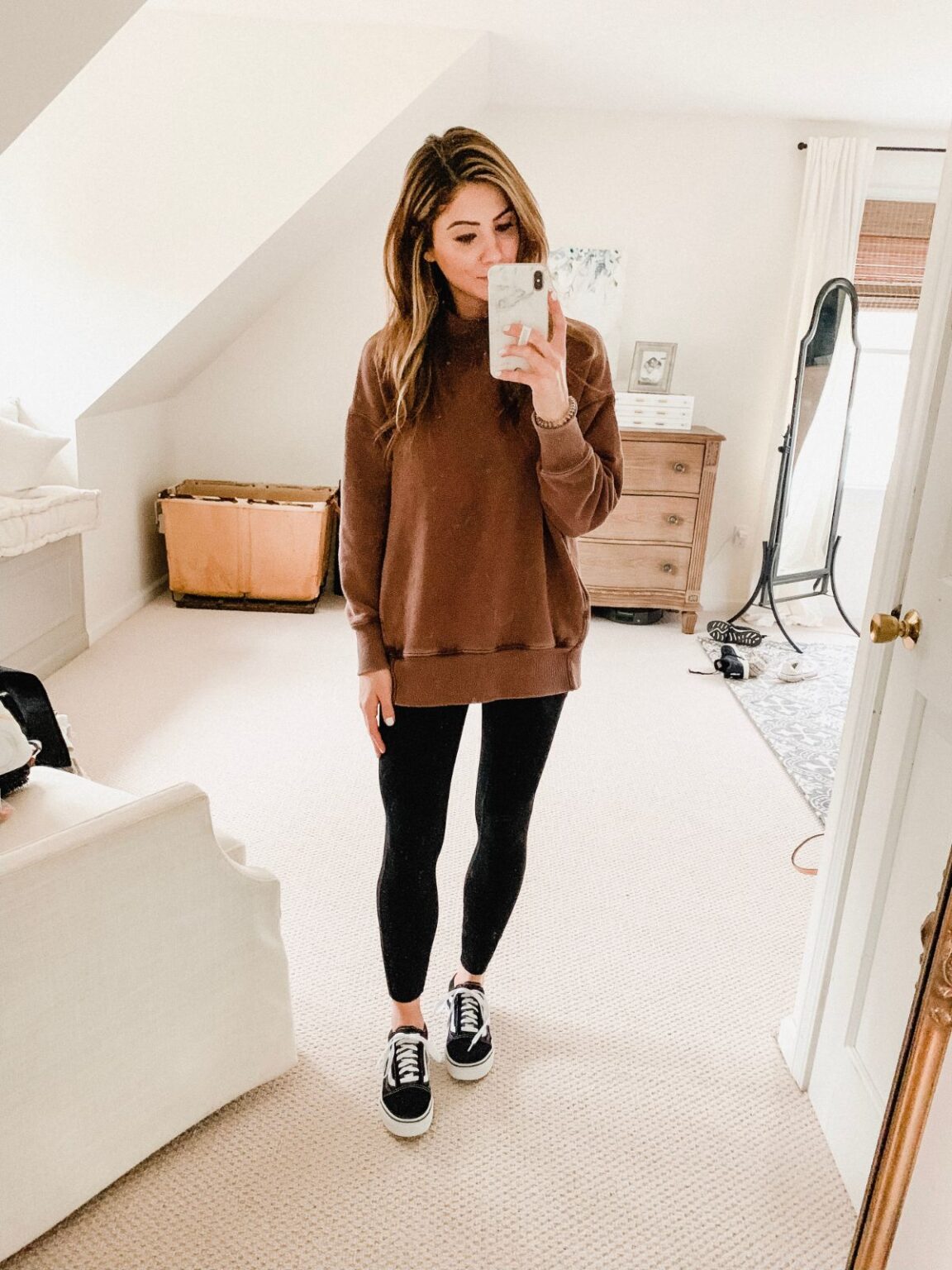10 Cozy Fall Outfits With Leggings - Cleo Madison