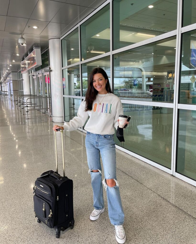 13 Travel Outfit Ideas You'll Love Traveling In - Cleo Madison