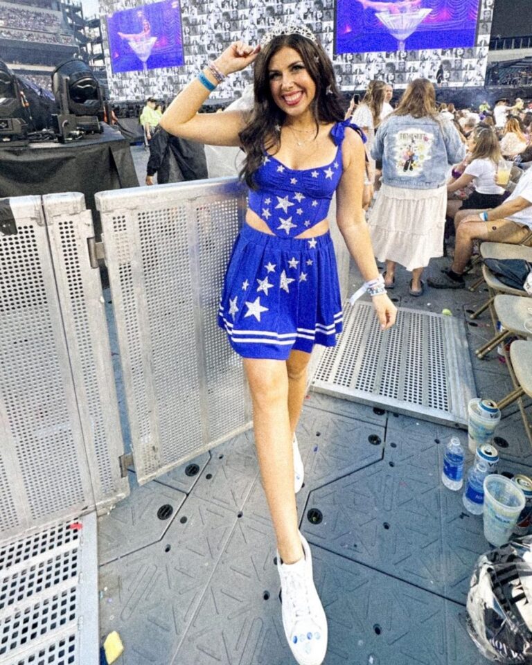 32 Taylor Swift Halloween Costumes You'll Love - Cleo Madison